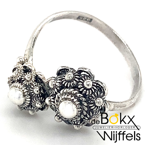 Ringen - Prachtige zilveren ring met twee Dutch Buttons deze mooie ...